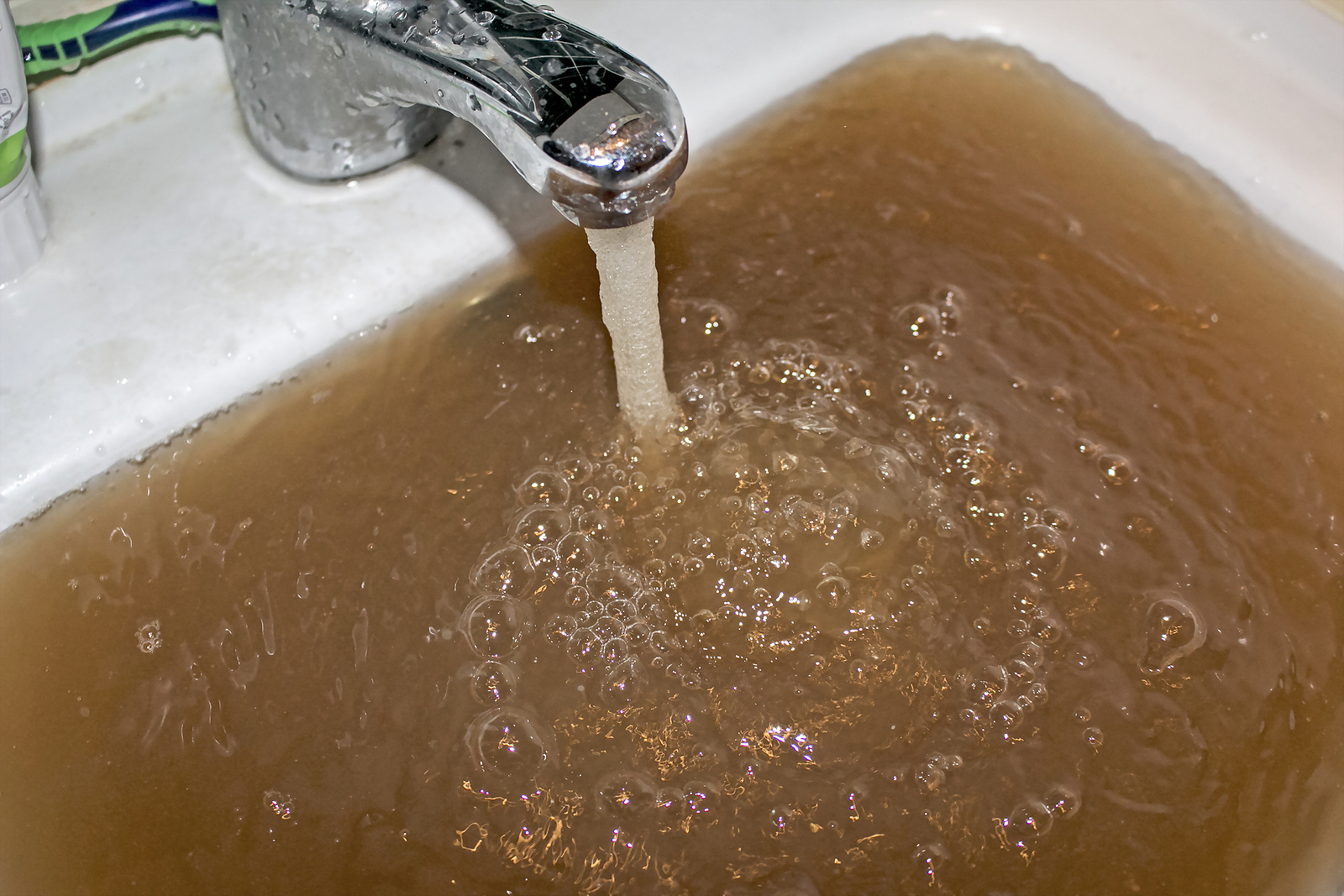 Possible Reasons For Seeing Water Discoloration in Your Home I Rooter ...